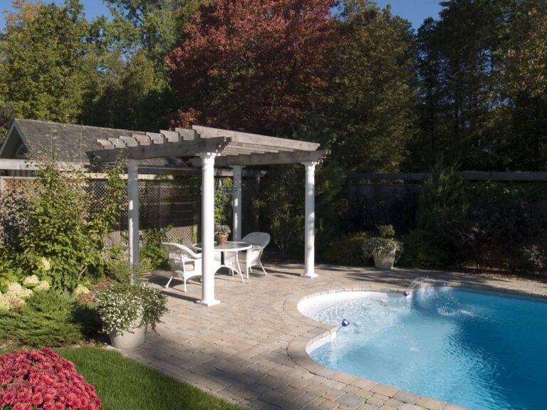 Ideas de pérgolas para casas con piscina - PERGOLAS BLOG